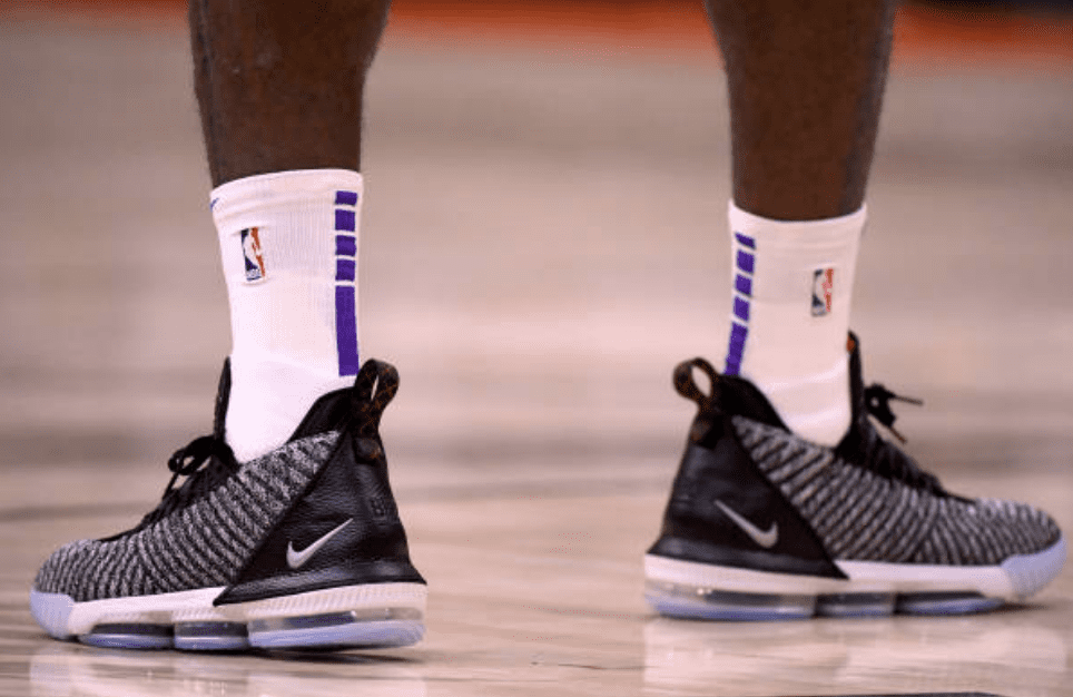 LeBron James Wears Nike LeBron 16 'Oreo' In Lakers Debut