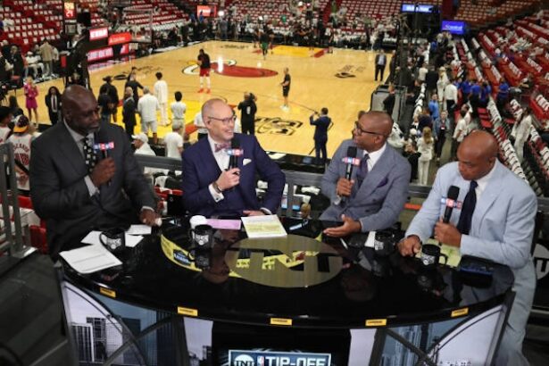 Lakers Video: Shaquille O'Neal & Inside The NBA Cast Bid Farewell To TNT