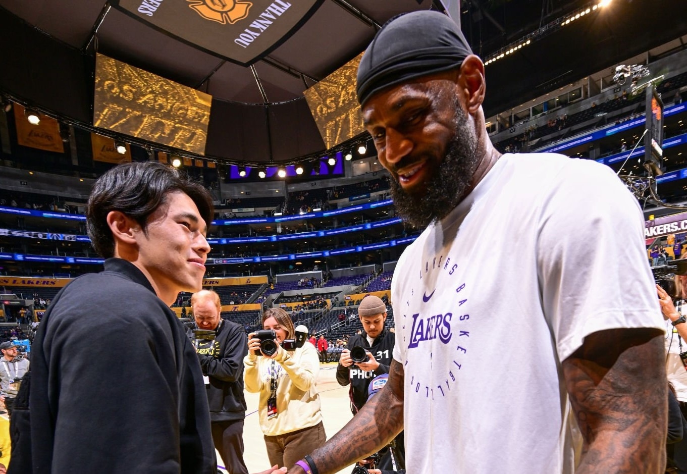Lakers Video: Dodgers Pitcher Roki Sasaki Meets LeBron James & Rui ...