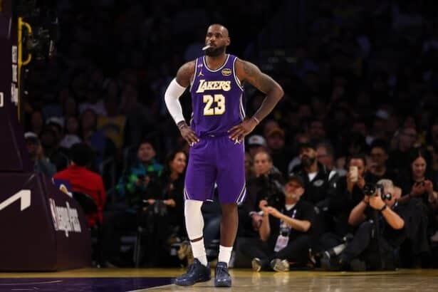Lakers Star LeBron James Ineligible For Regular Season Awards, Ending ...